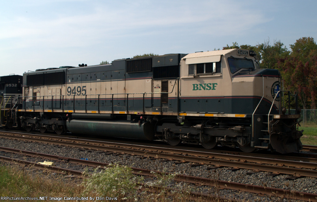 BNSF SD70MAC 9495